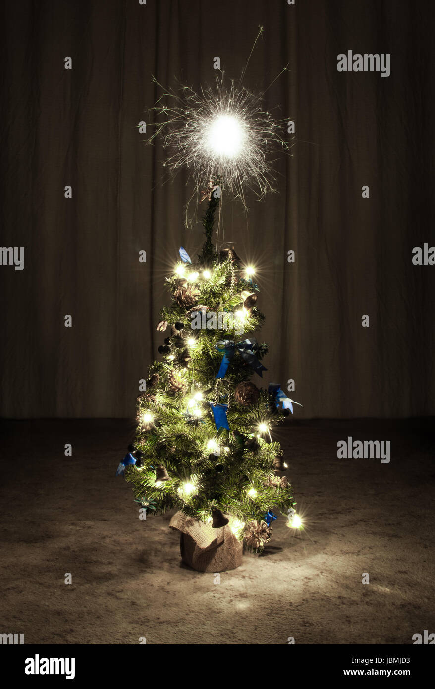 Needles christmas tree carpet hi-res stock photography and images - Alamy