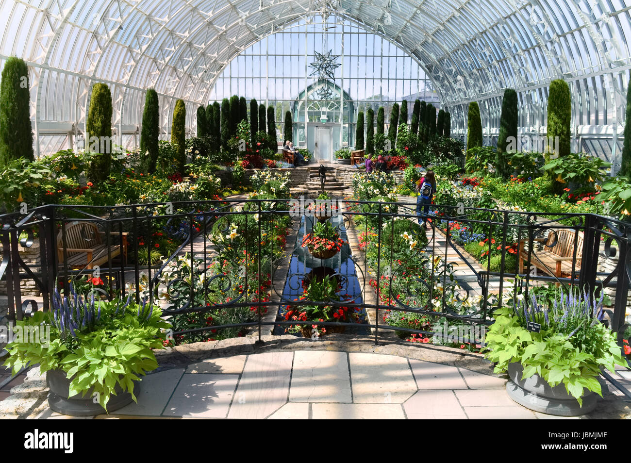 Sunken Garden summer flower show at Como Conservatory in St. Paul, MN ...
