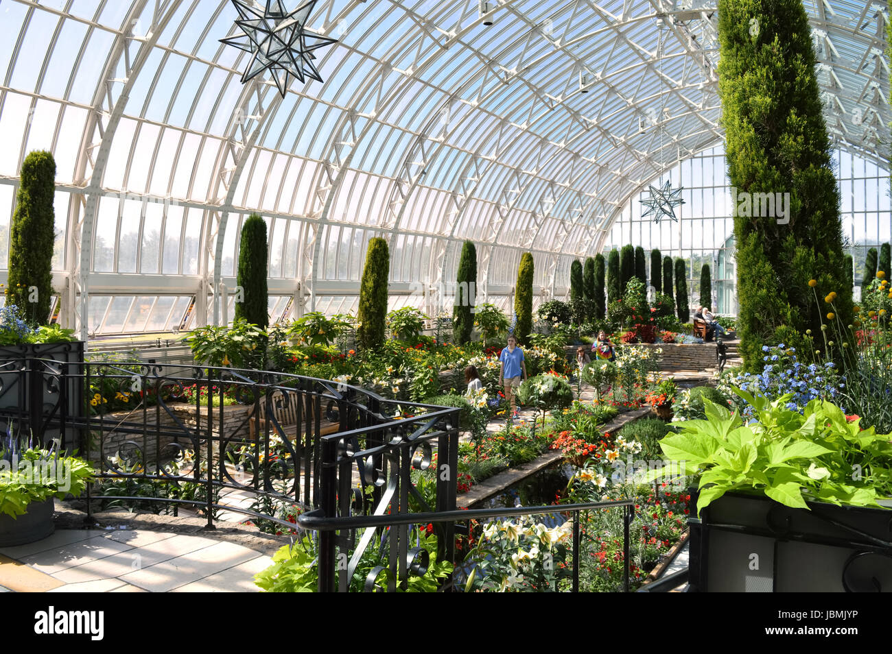 Sunken Garden summer flower show at Como Conservatory in St. Paul, MN ...