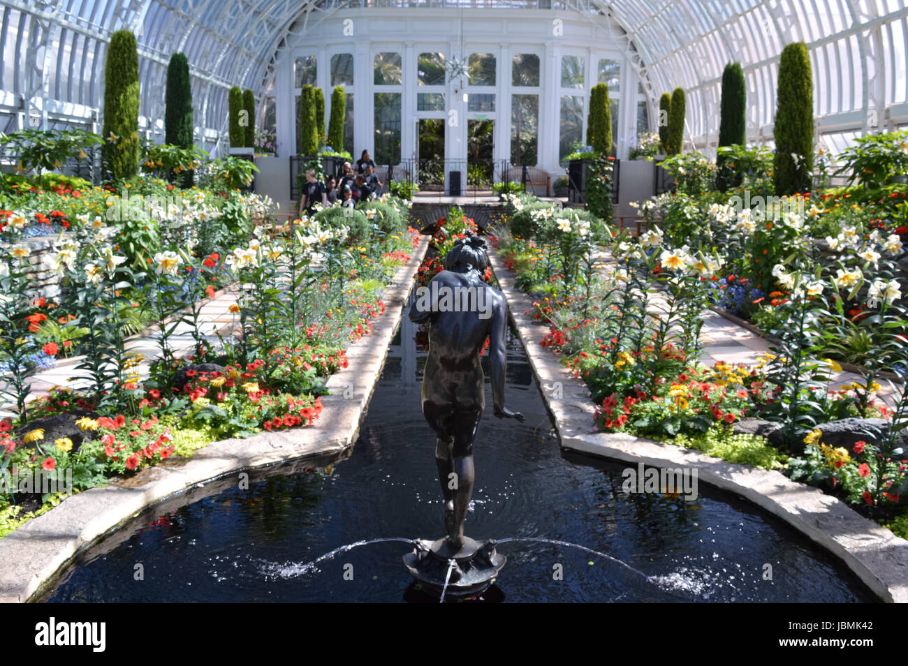 Sunken Garden summer flower show at Como Conservatory in St. Paul, MN ...