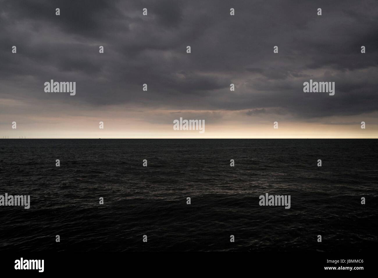 English channel storm hi-res stock photography and images - Alamy