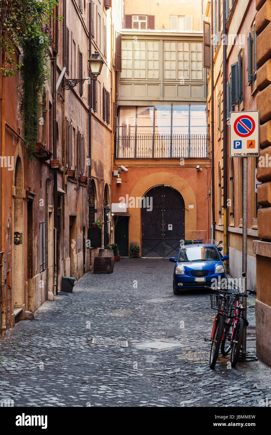 Center of Rome, small attractive narrow street Stock Photo - Alamy