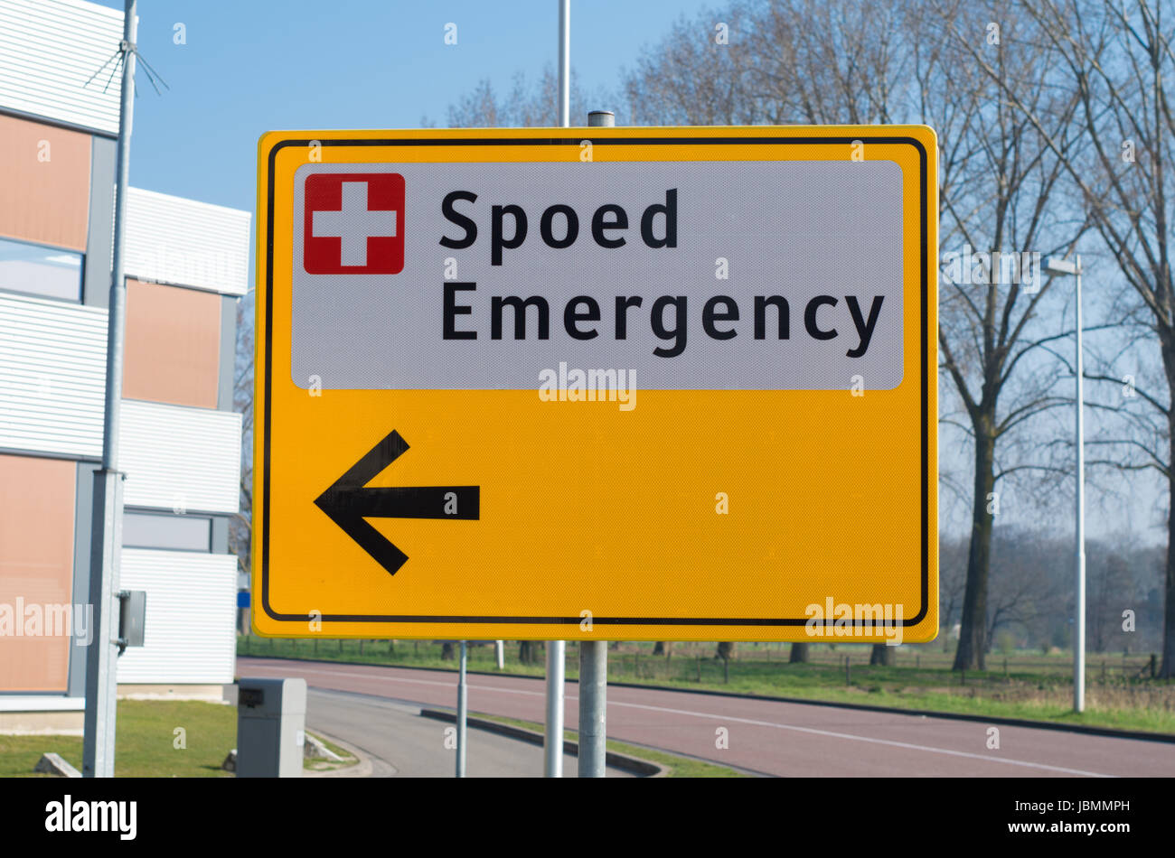emergency signpost outside a hospital Stock Photo - Alamy
