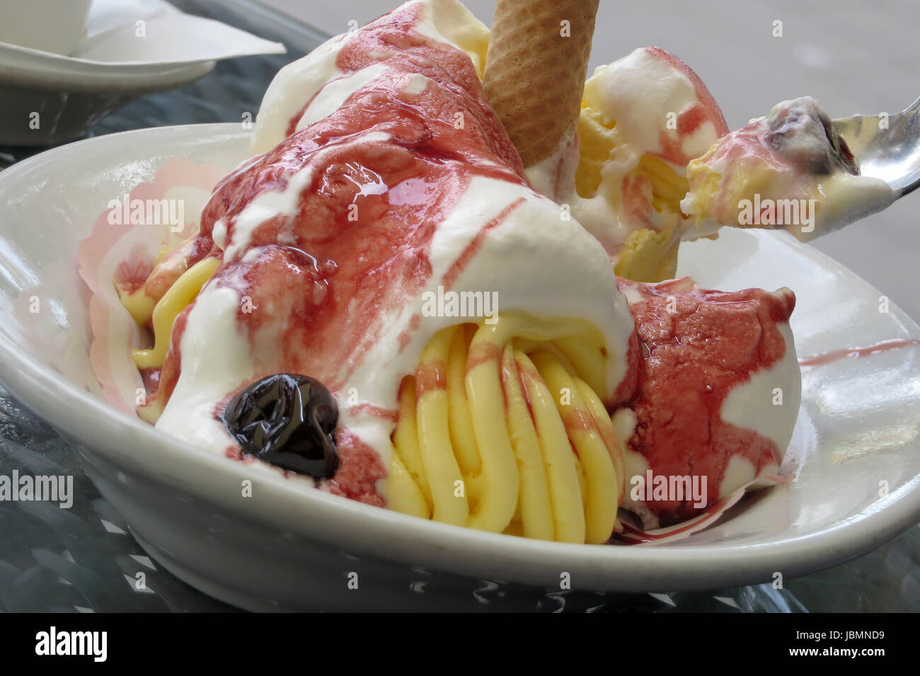 Spaghetti icecream hi-res stock photography and images - Alamy