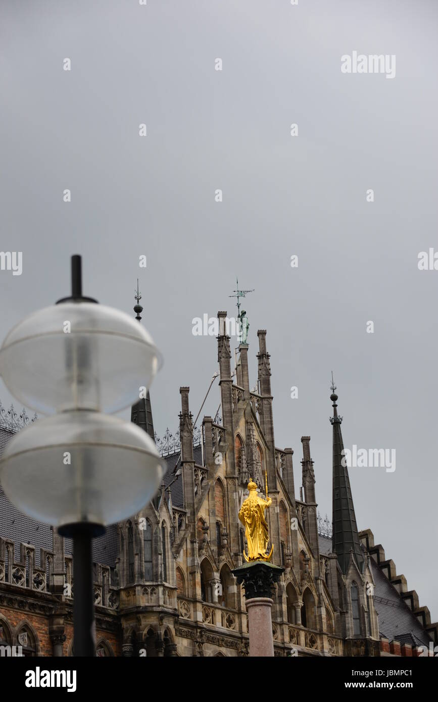 town hall square Stock Photo - Alamy