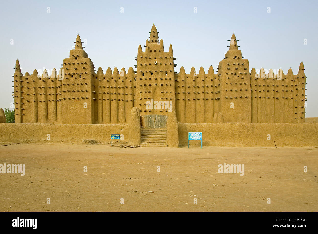 weekly market marketplace Stock Photo - Alamy