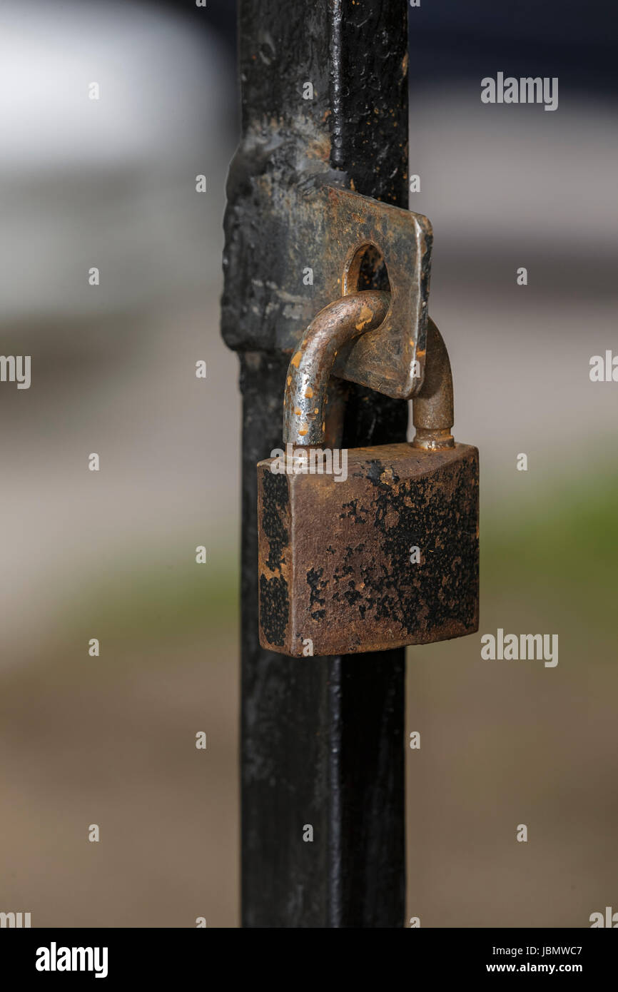 Old fashioned key keyhole hi-res stock photography and images - Alamy