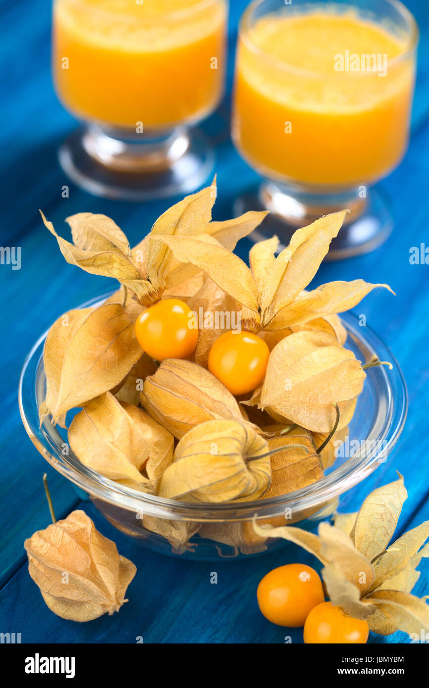 Physalis berry fruits (lat. Physalis peruviana) with husk in glass bowl ...