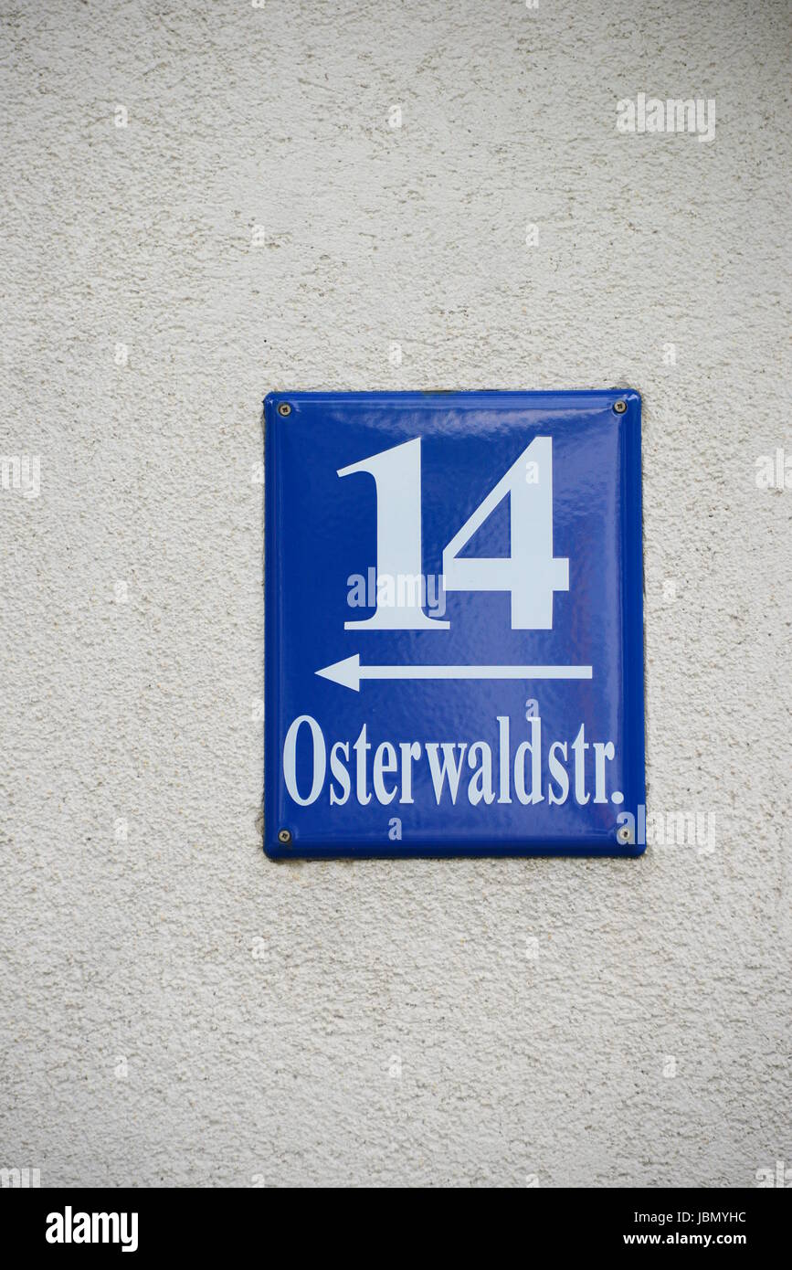 Munich storefronts hi-res stock photography and images - Alamy