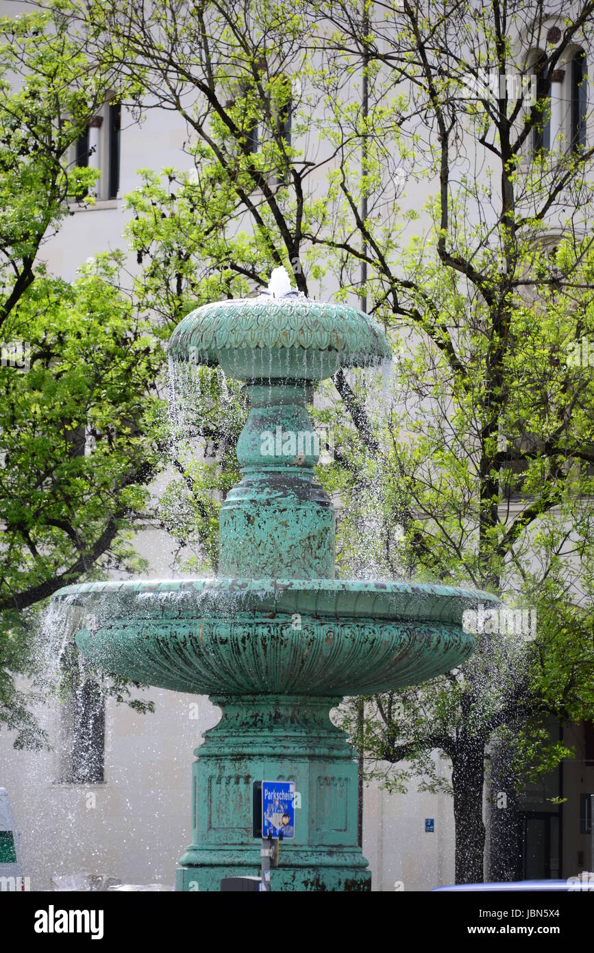Fountain at the lmu hi-res stock photography and images - Alamy