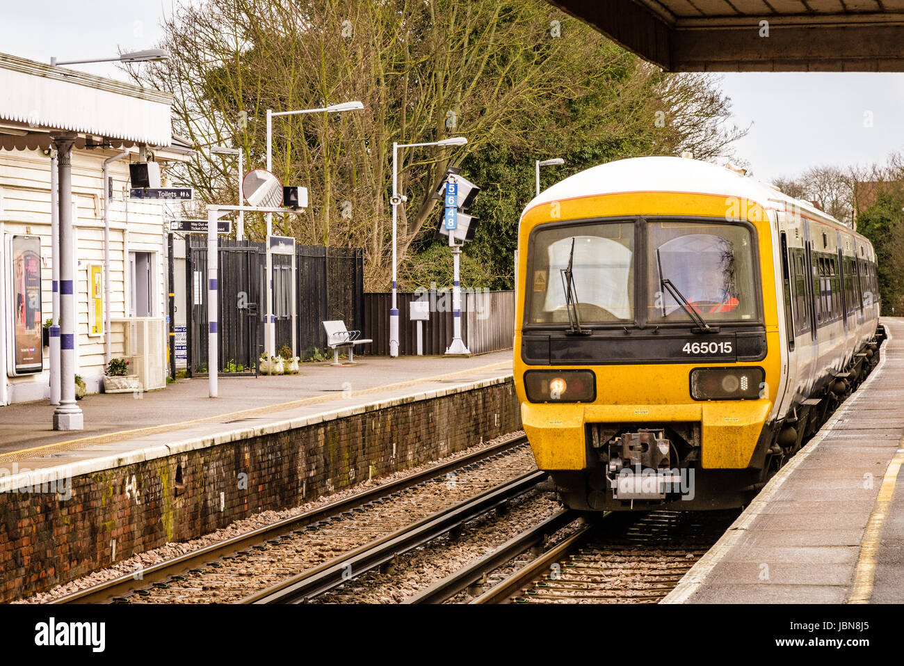 Class 465 commuter train hi-res stock photography and images - Alamy