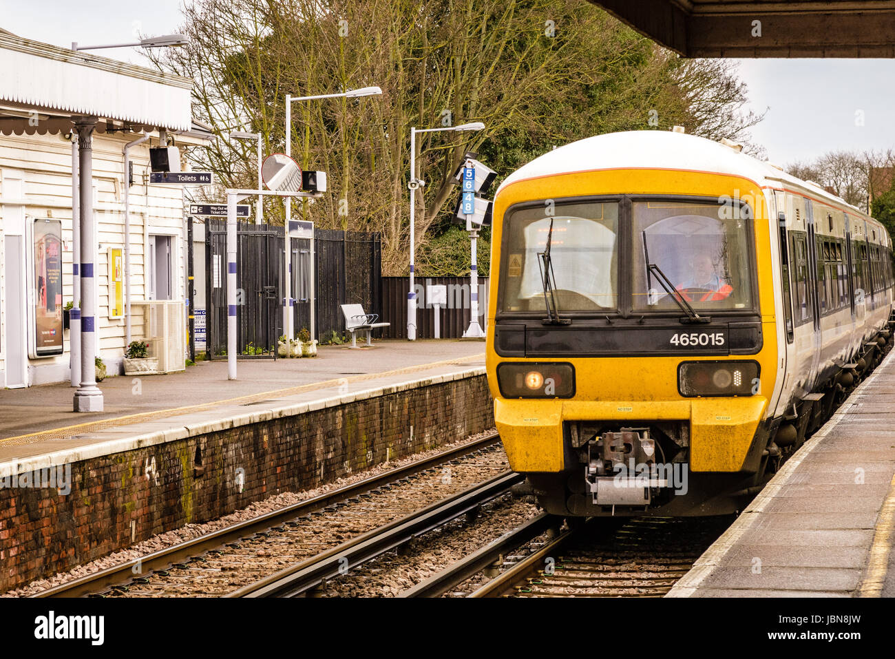 Class 465 commuter train hi-res stock photography and images - Alamy