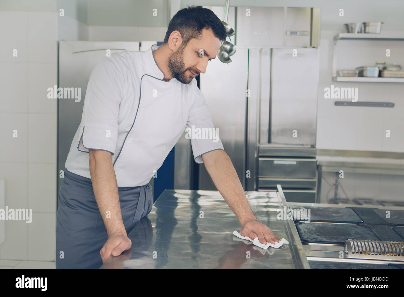 Man japanese restaurant chef working in the kitchen Stock Photo - Alamy