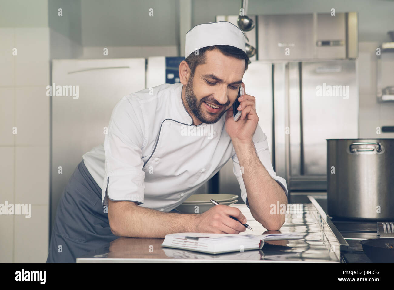 Man japanese restaurant chef working in the kitchen Stock Photo - Alamy