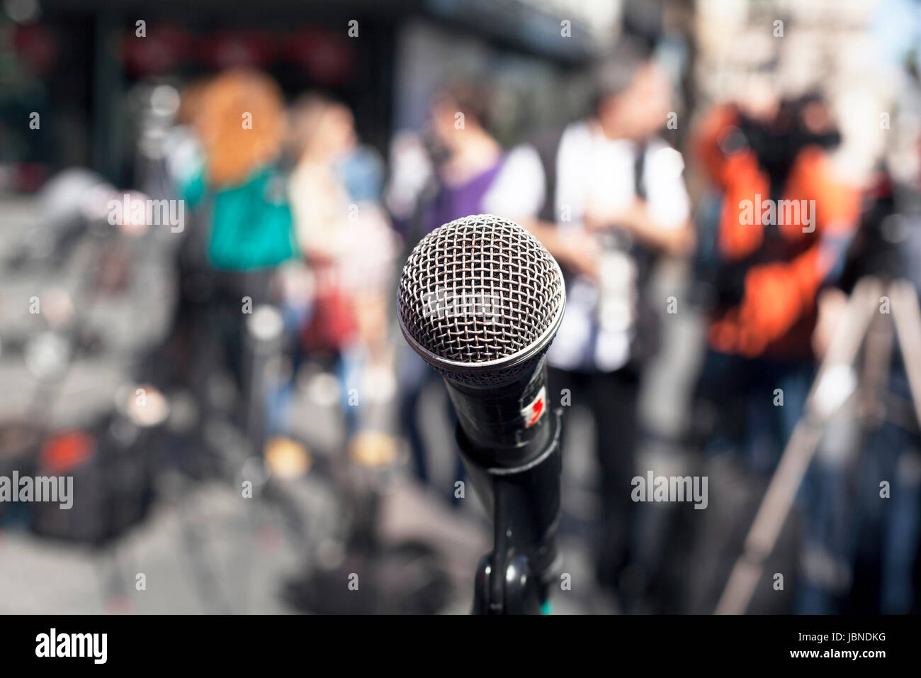 People mic hi-res stock photography and images - Alamy