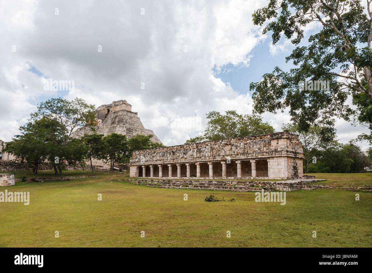 Pirámide maya hi-res stock photography and images - Alamy