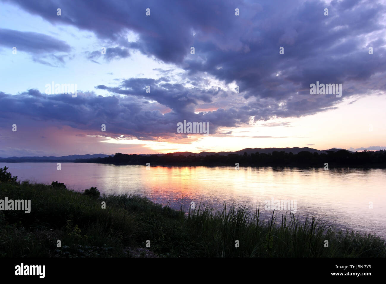 Nature river sky cloud hi-res stock photography and images - Alamy