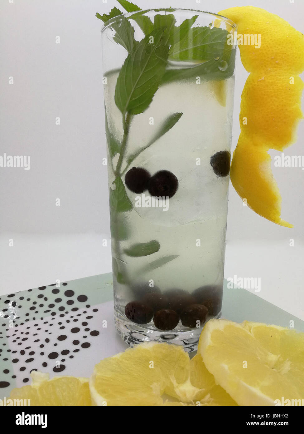 Refreshing lemon drink with mint and berries Stock Photo - Alamy