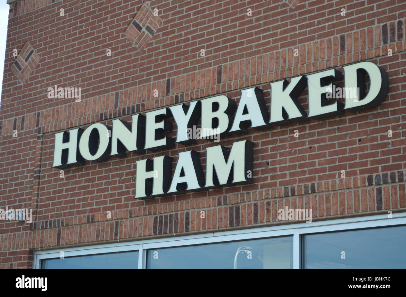 Honeybaked ham store hi-res stock photography and images - Alamy