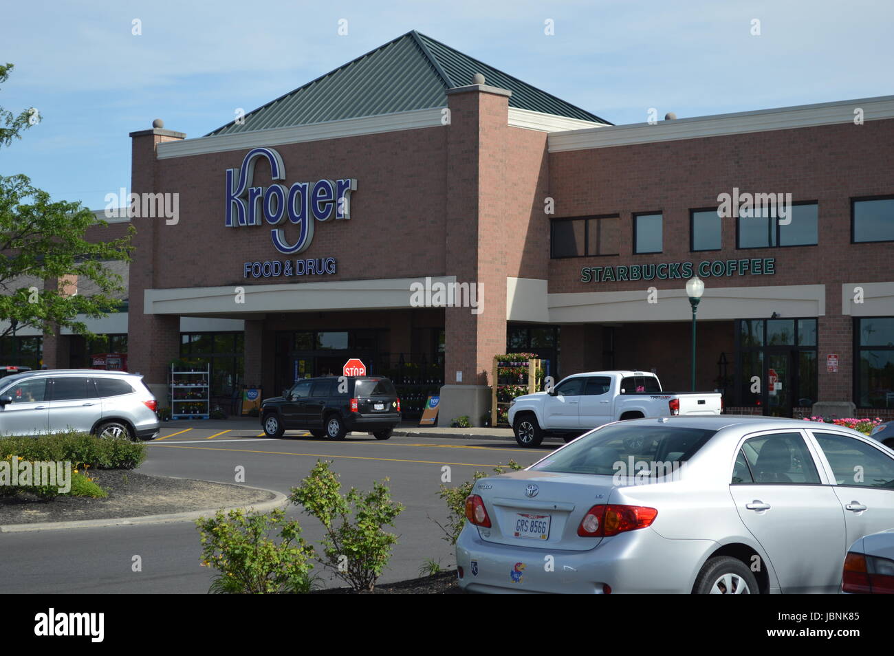 Kroger store front hi-res stock photography and images - Alamy