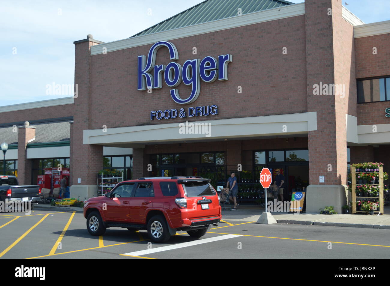 Kroger store front hi-res stock photography and images - Alamy
