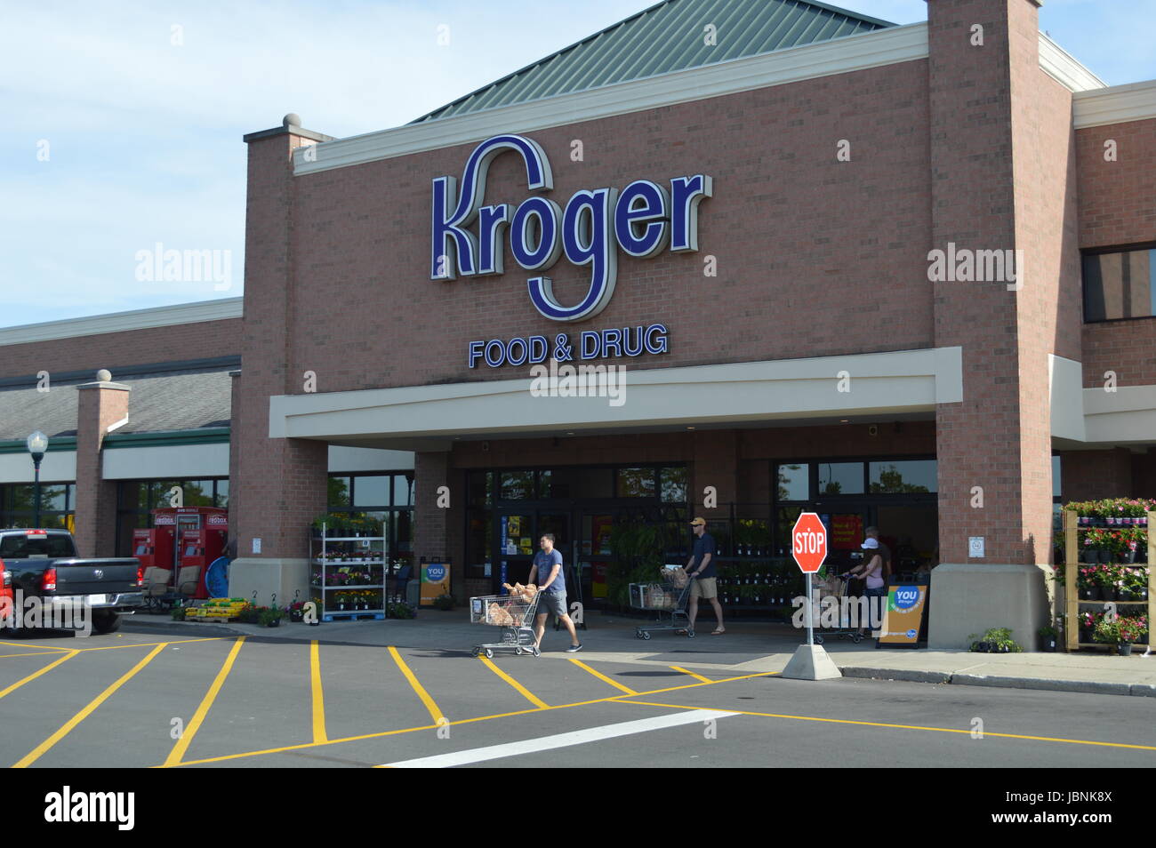 Kroger signage hi-res stock photography and images - Alamy