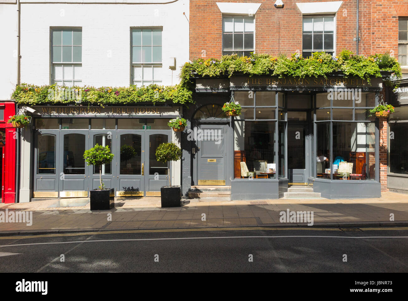 Weatherspoons sign hi-res stock photography and images - Alamy