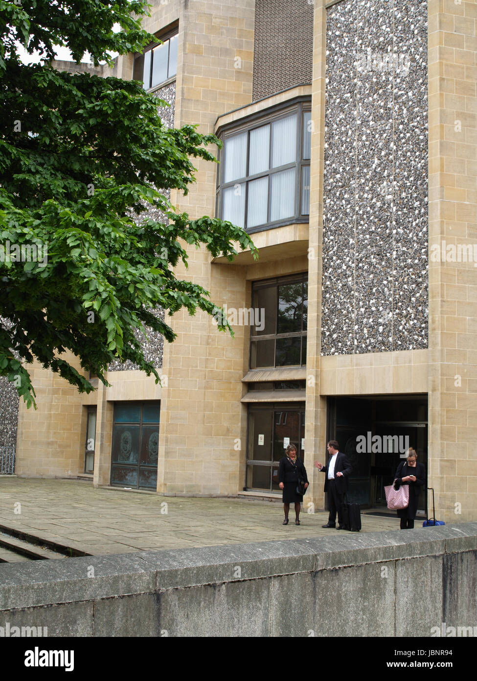 Uk police outside law courts hi-res stock photography and images - Alamy