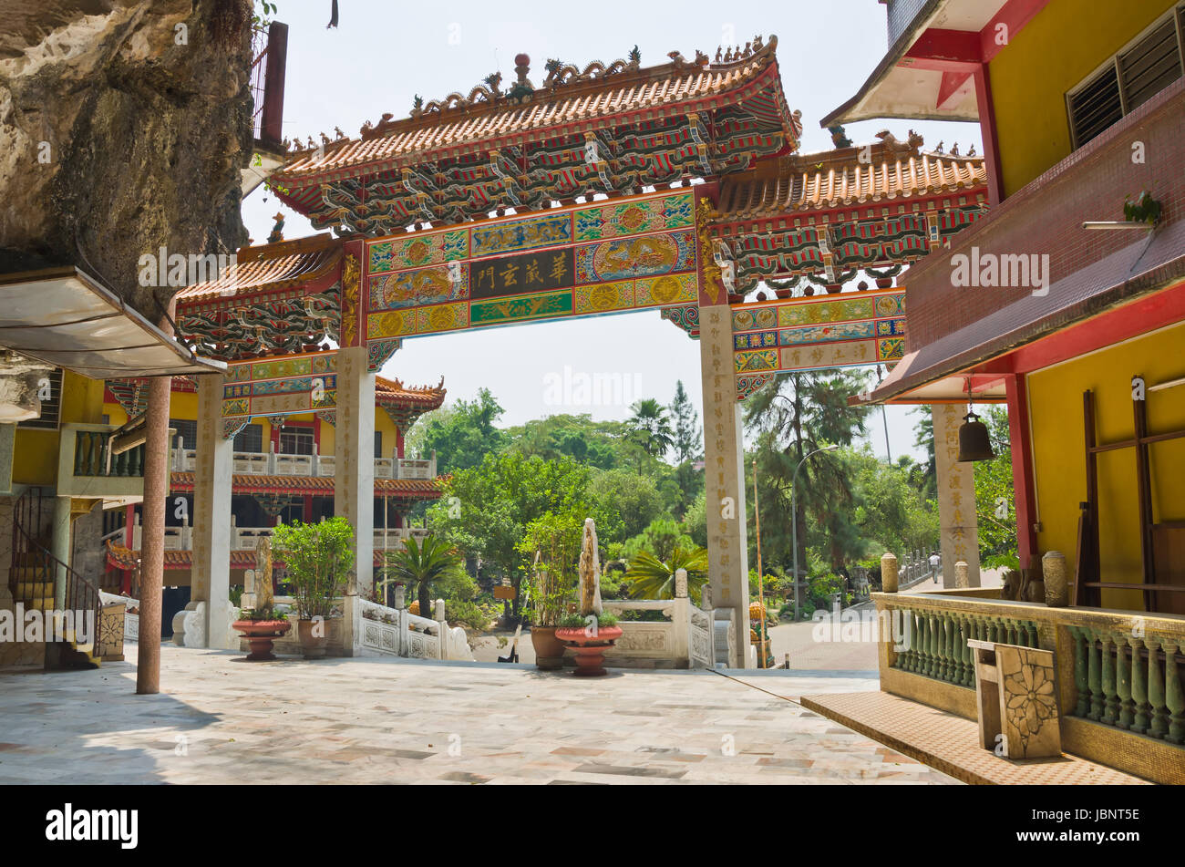 Archecture of Main Enterance of Sam Poh Tong, Ipoh - Sam Poh Tong is a ...