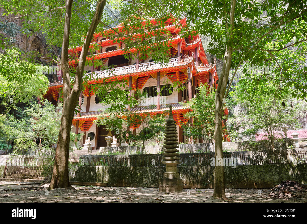 Abundant Temple in Sam Poh Tong, Ipoh - Sam Poh Tong is a famous cave ...