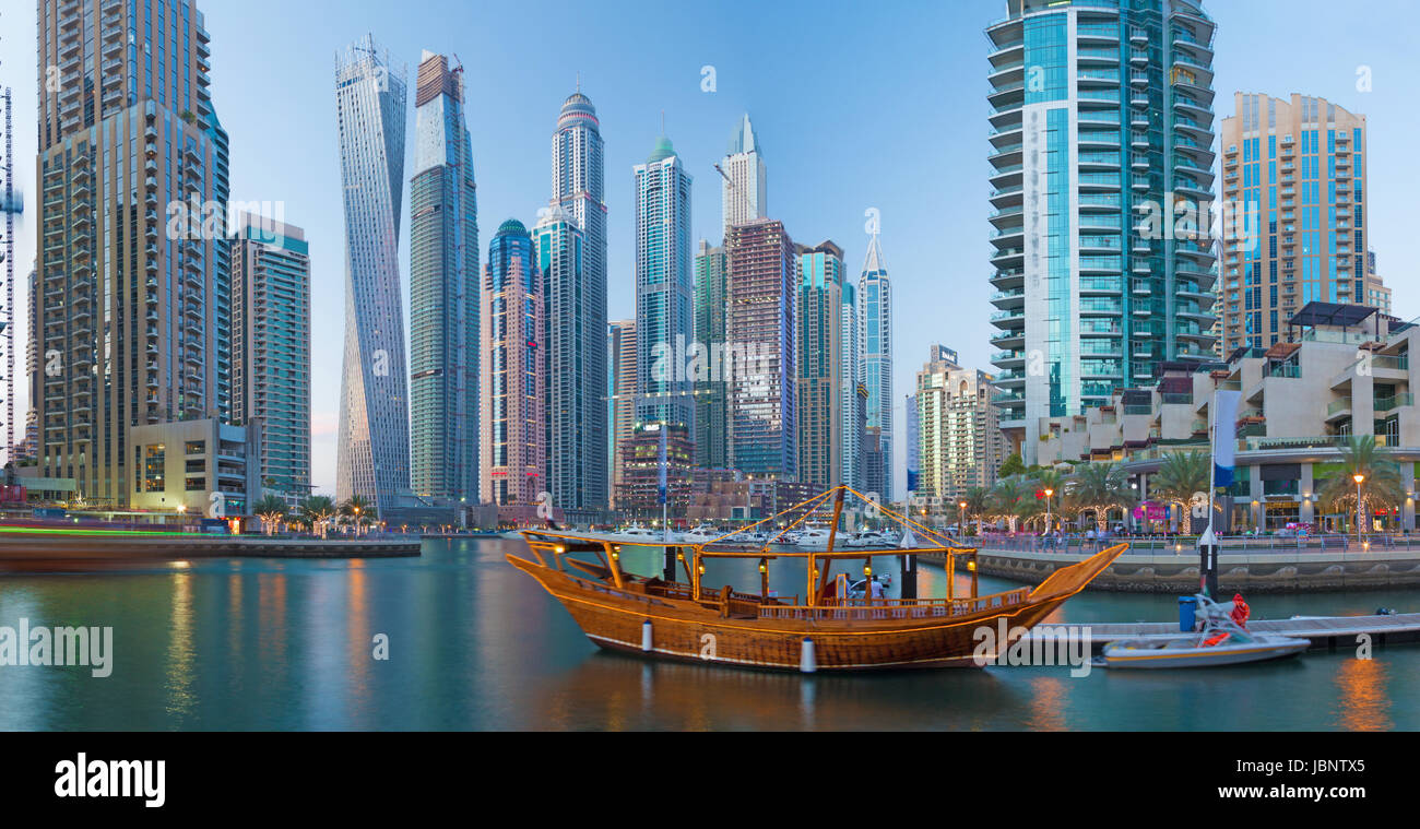 Ship building dubai hi-res stock photography and images - Alamy