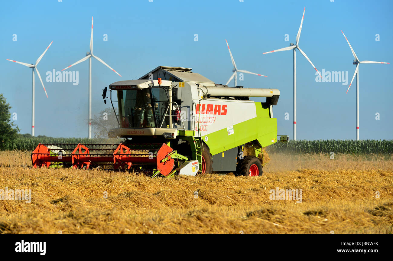 Harvest machine and turbine hi-res stock photography and images - Alamy