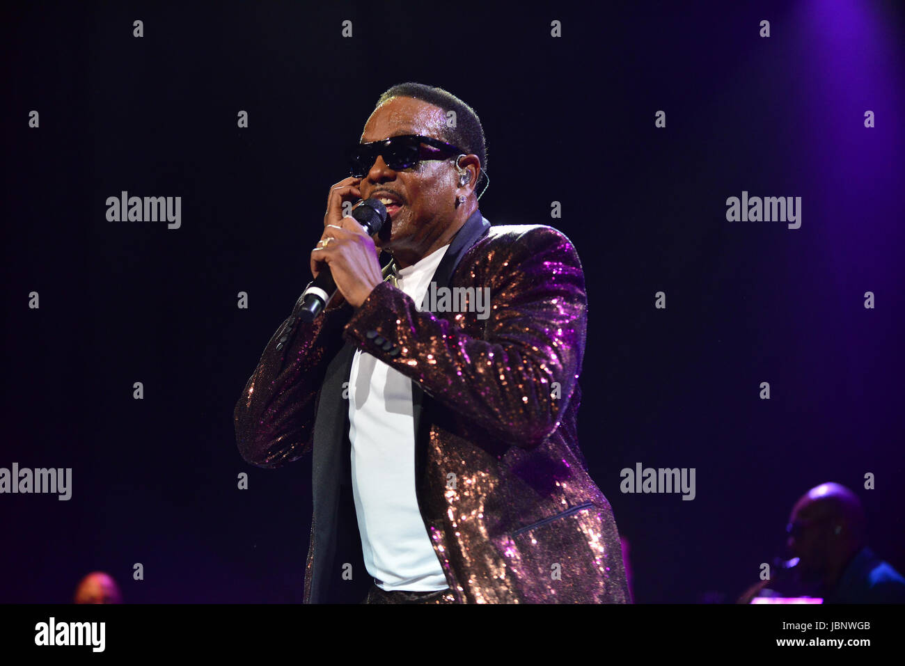 Charlie Wilson With Special Guest Fantasia perform at Hard Rock Live ...