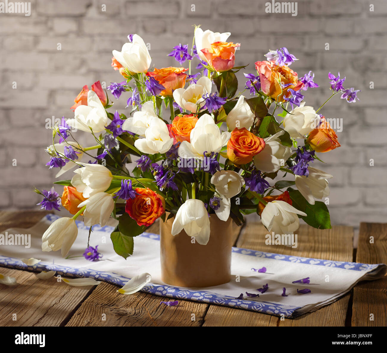 Tulips roses hi-res stock photography and images - Alamy