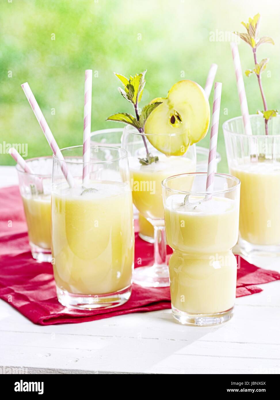 Drink drinks beverage apples hi-res stock photography and images - Alamy