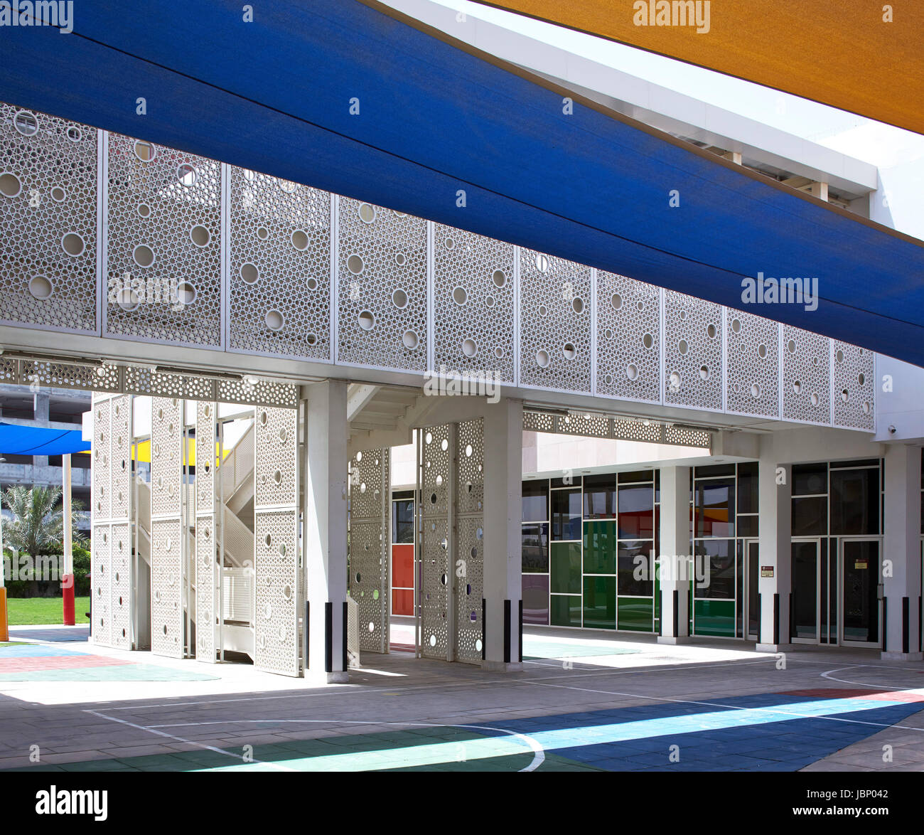 Courtyard under Tarpaulin. Victory Heights Primary school, Dubai ...