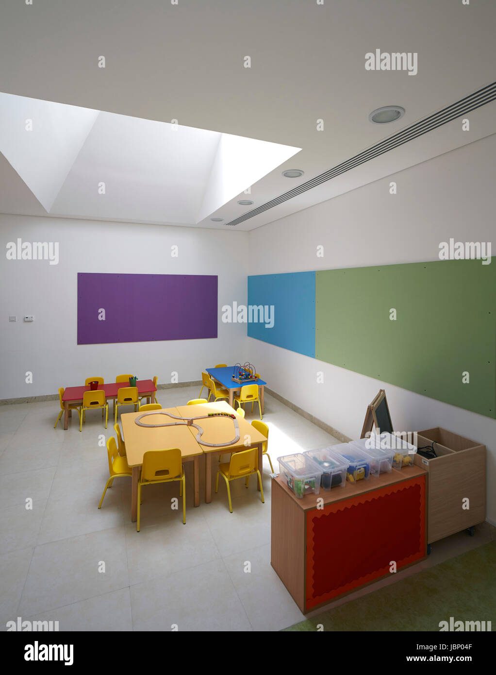 Dubai school classroom hi-res stock photography and images - Alamy