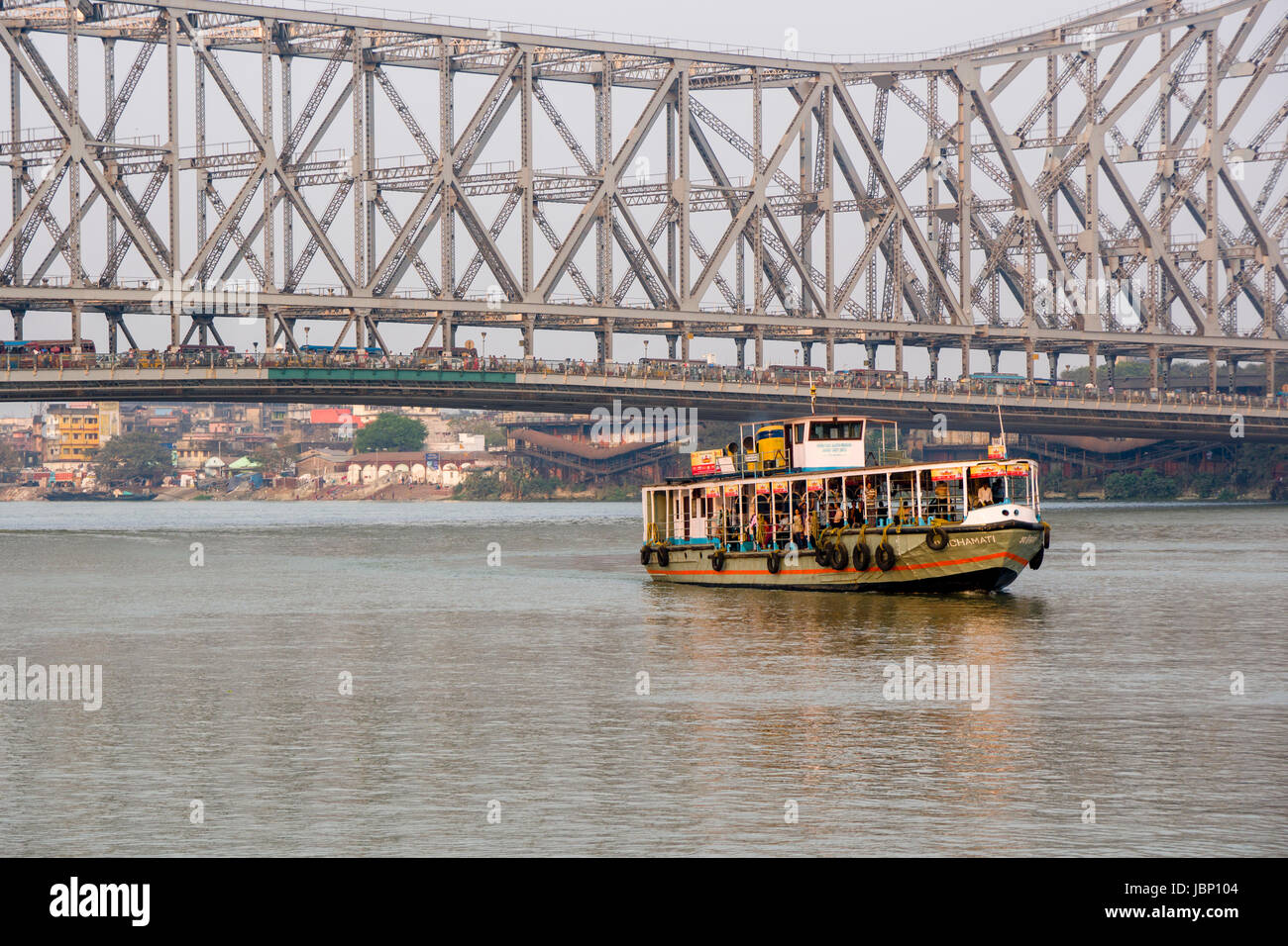 Traffic by howrah bridge in kolkata hi-res stock photography and images ...