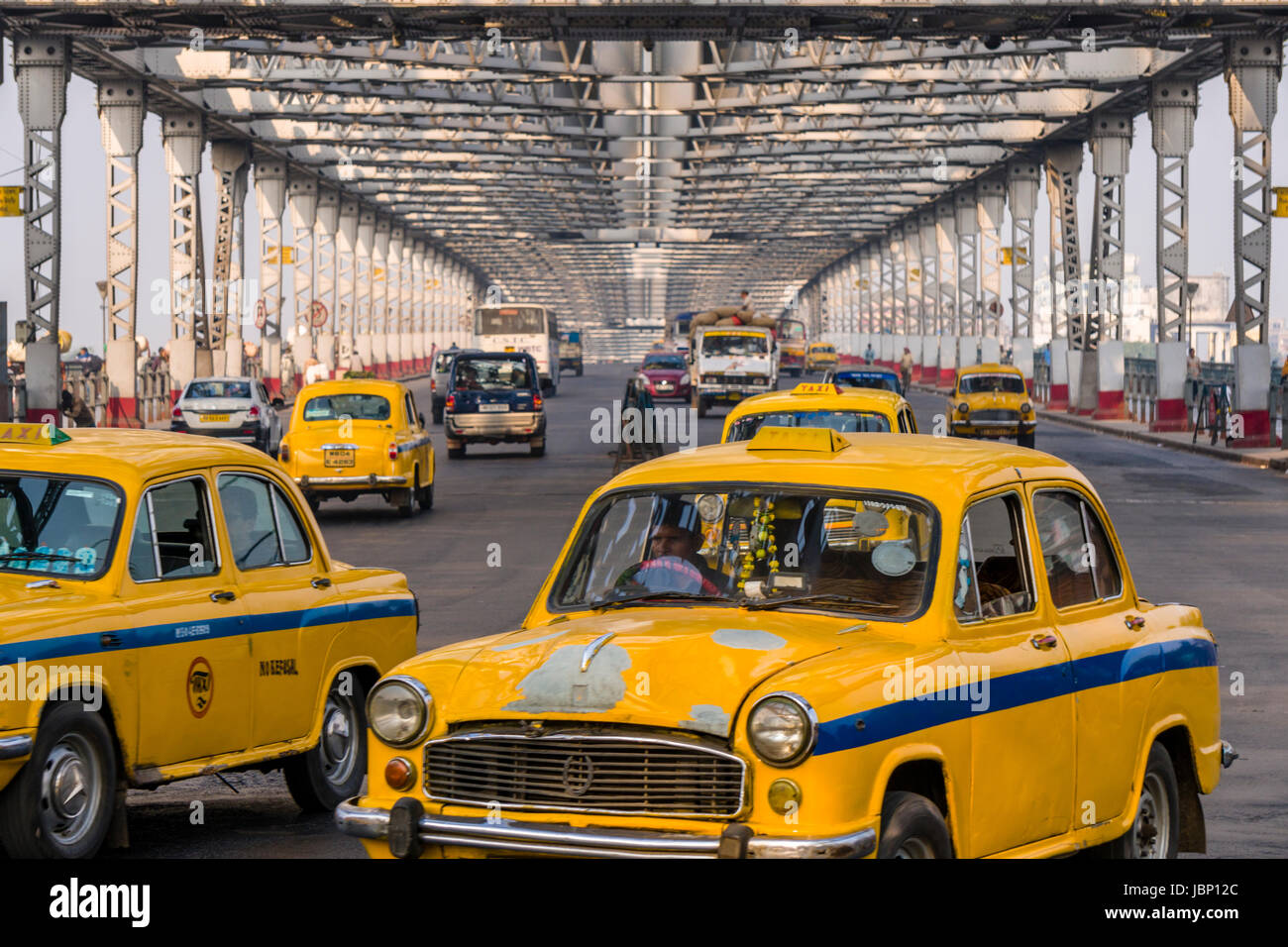 Cars, busses and trucks are crossing the steel construction of Howrah ...