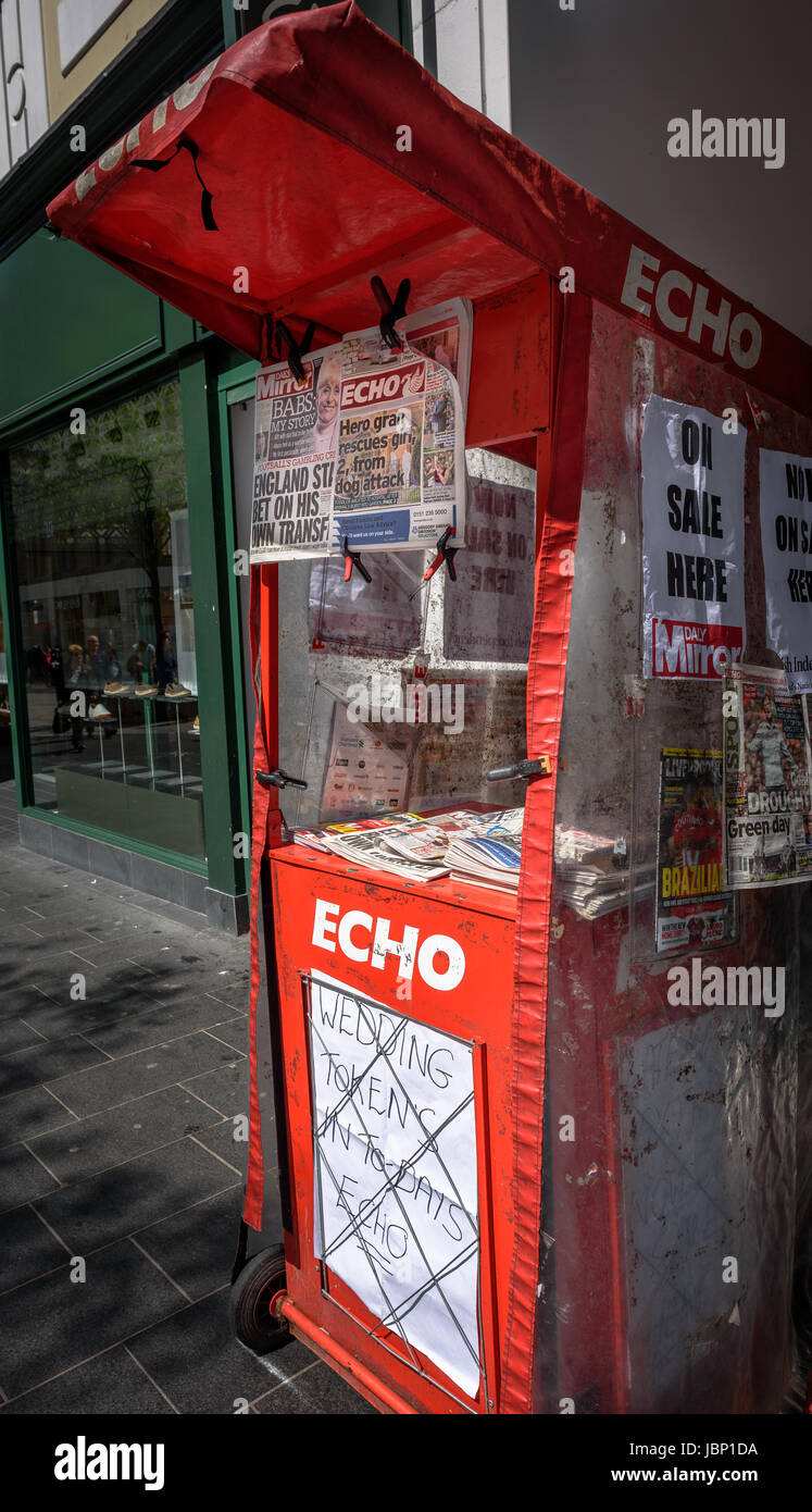 Liverpool Echo newspaper kiosk in Liverpool, Merseyside, UK Stock Photo ...