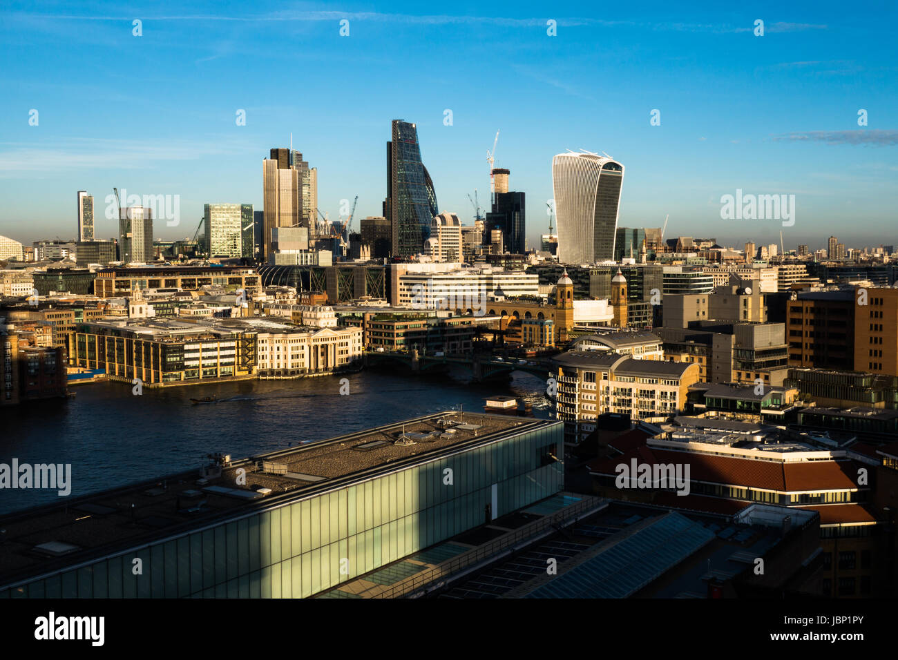 London skyline blue background hi-res stock photography and images - Alamy