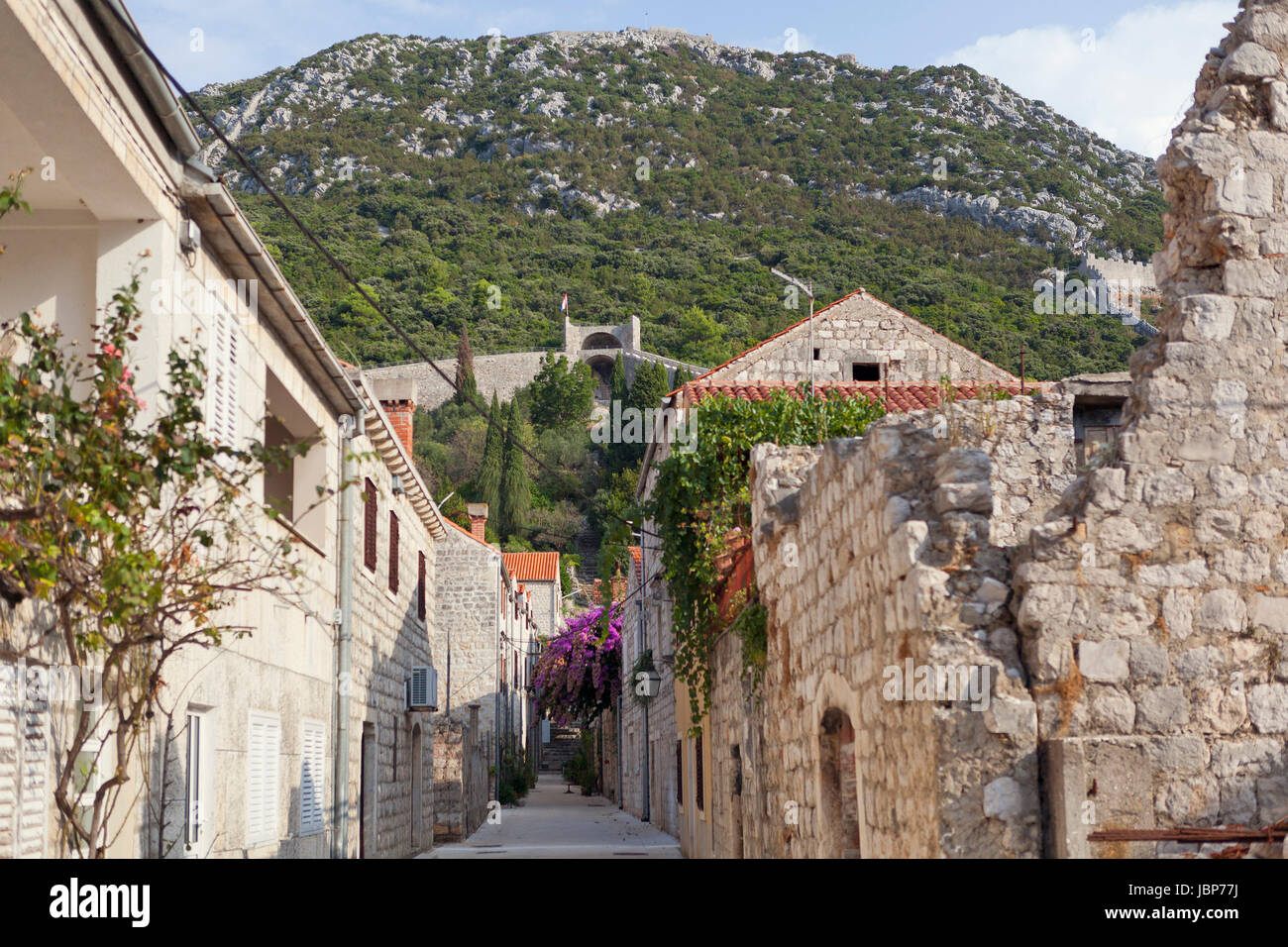 View of city walls at Ston, Croatia Stock Photo - Alamy