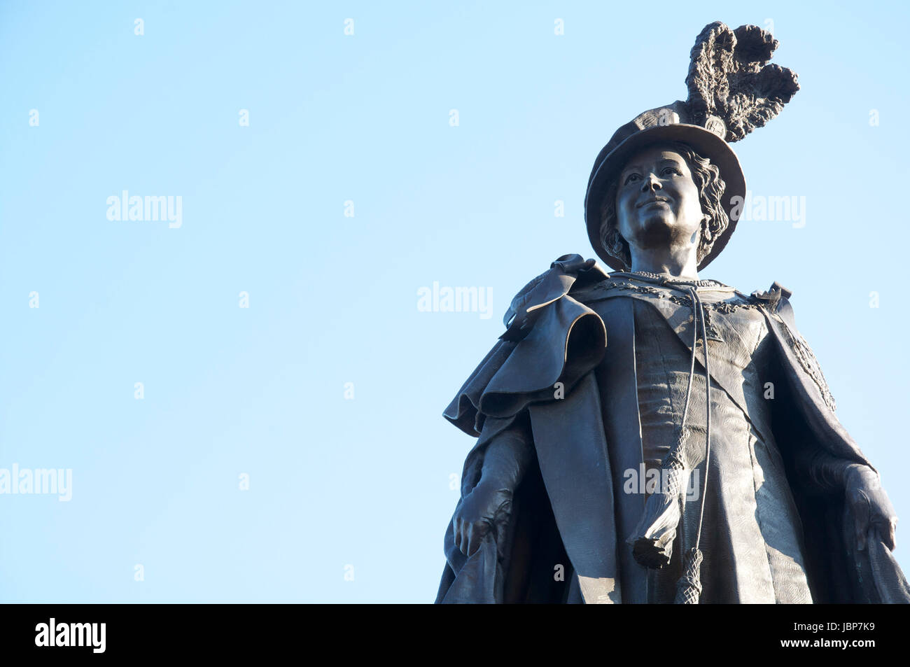 Bronze memorial statue queen mother hi-res stock photography and images ...