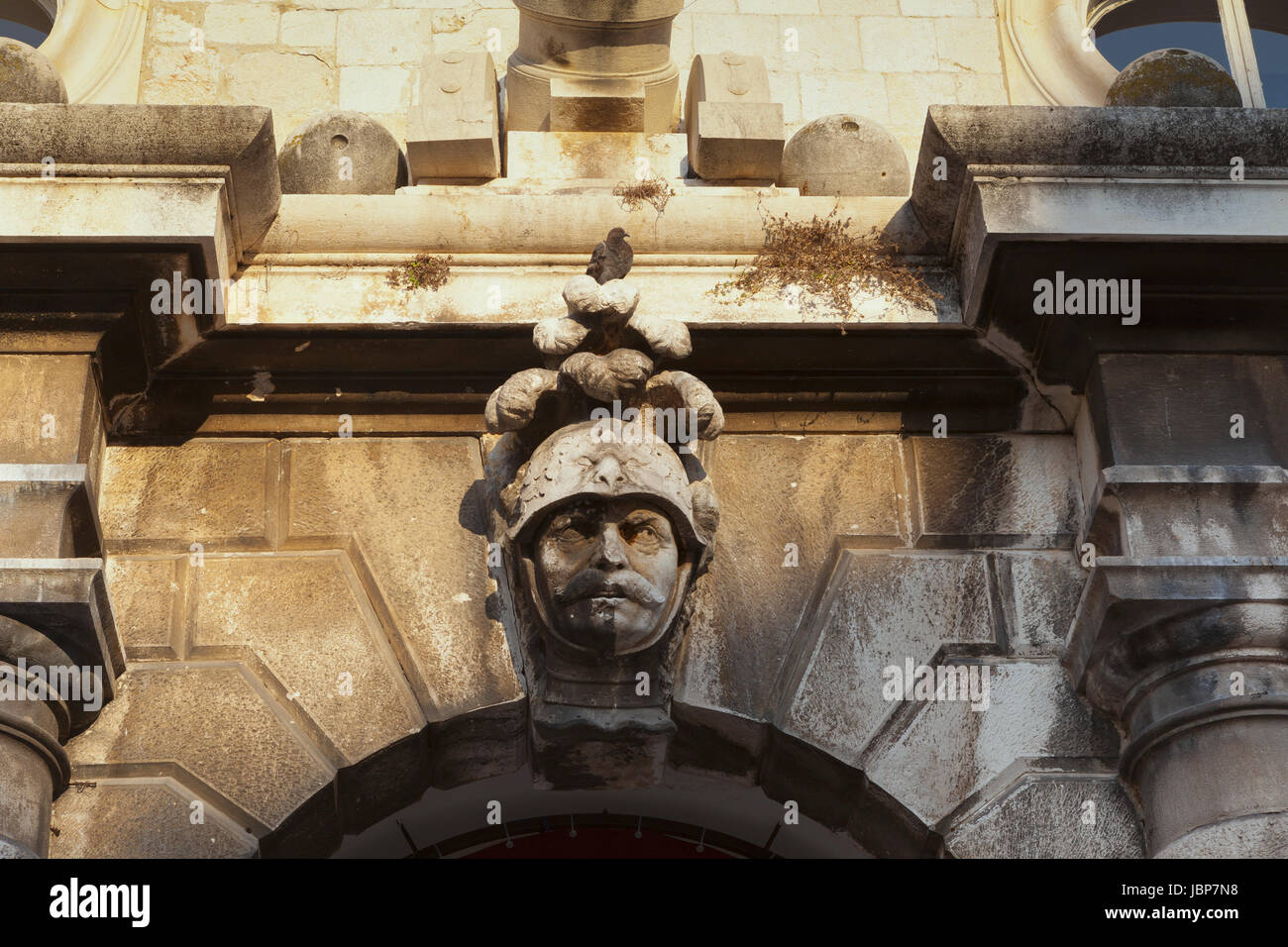 Keystone head carving hi-res stock photography and images - Alamy