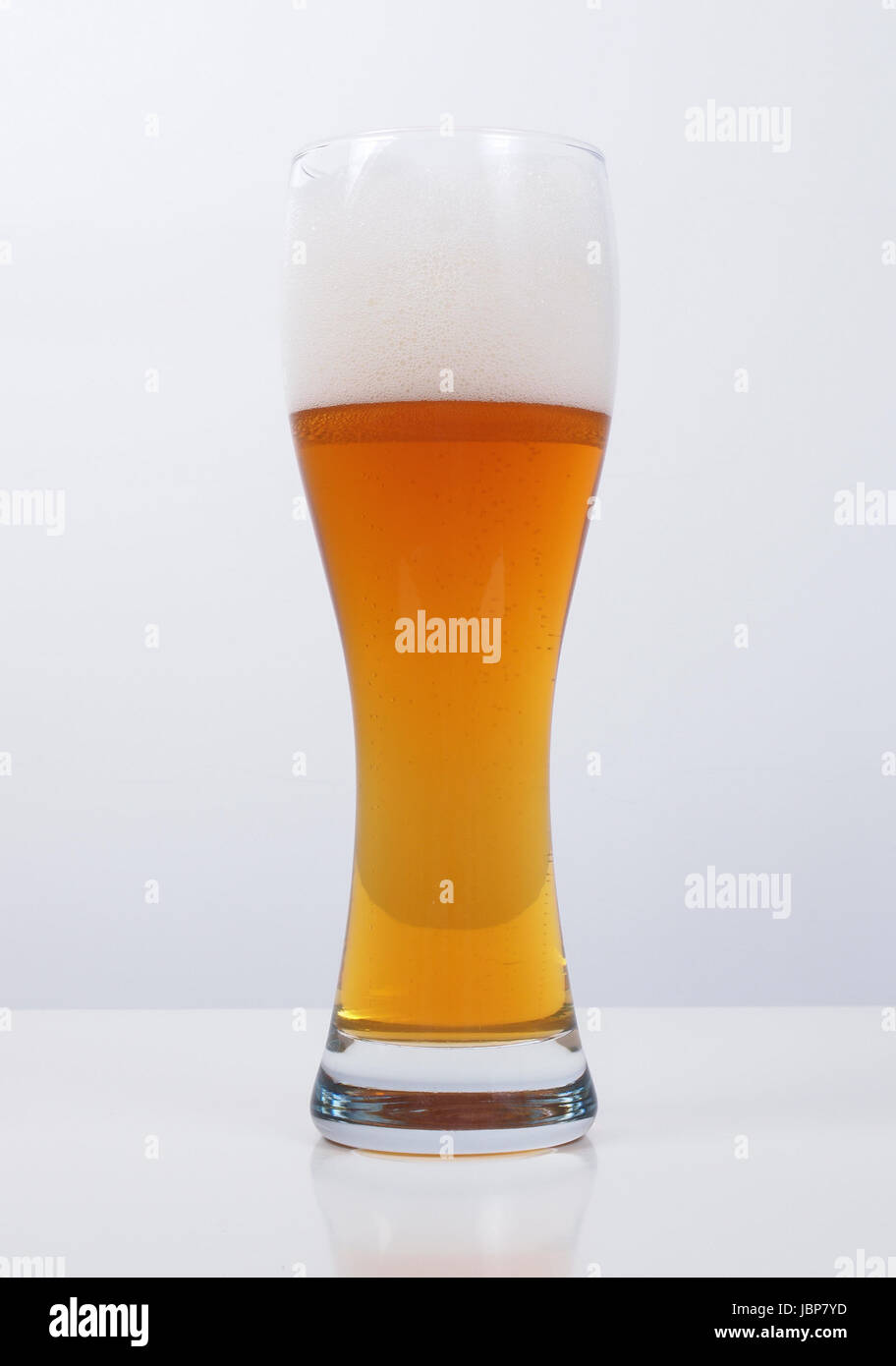 A glass of German weiss weizen beer Stock Photo - Alamy
