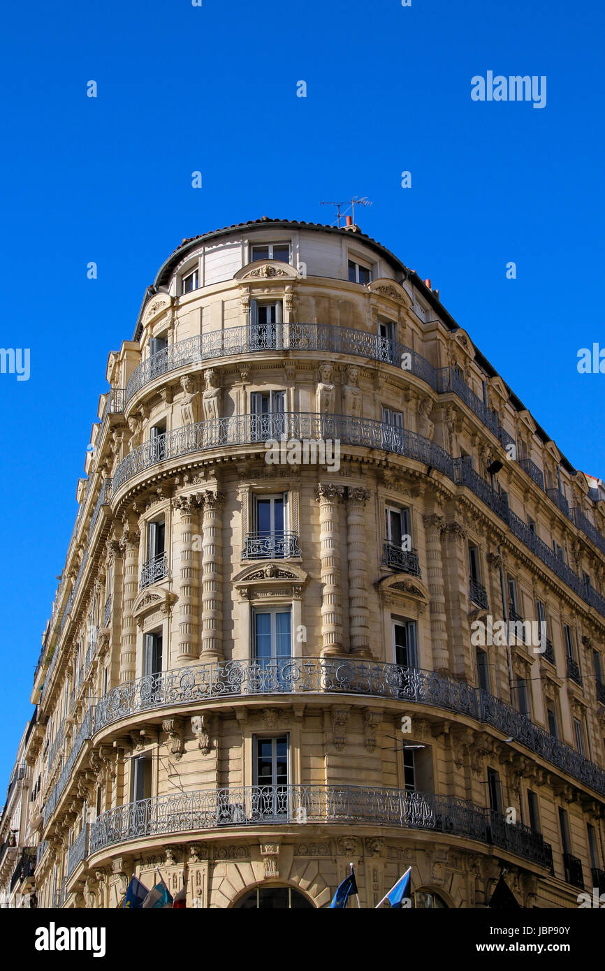 Round building corner building hi-res stock photography and images - Alamy