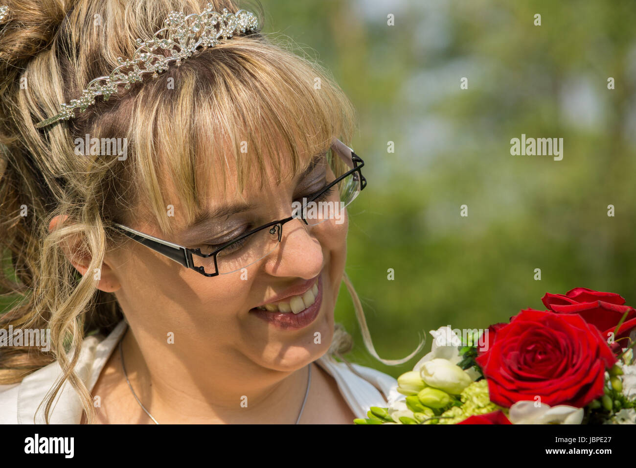 Braut in der Natur Stock Photo - Alamy