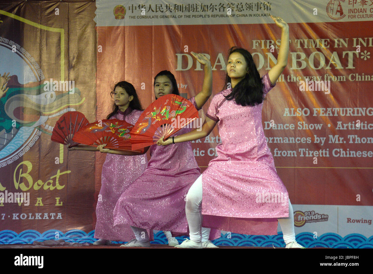 Kolkata, India. 11th June, 2017. Chinese girls perform traditional ...