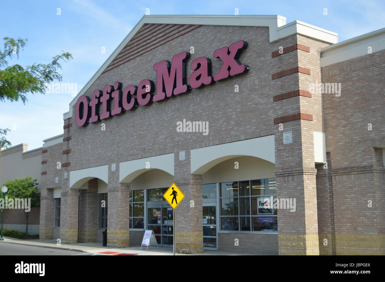 Office max logo hi-res stock photography and images - Alamy