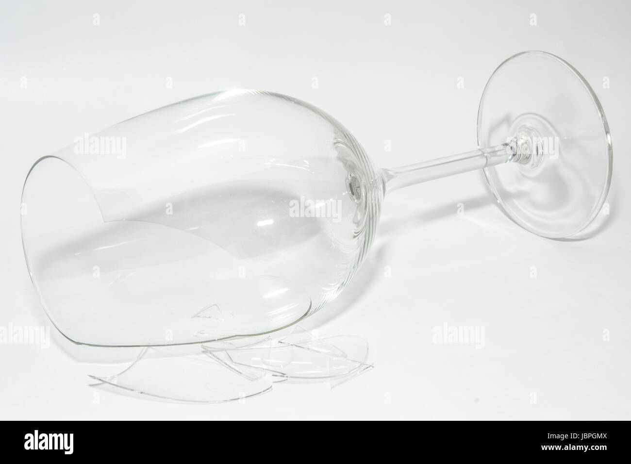 Wine glass shatter hi-res stock photography and images - Alamy